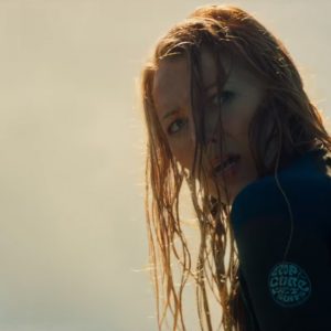 Surf jacket Blake Lively in The Shallows (2016)