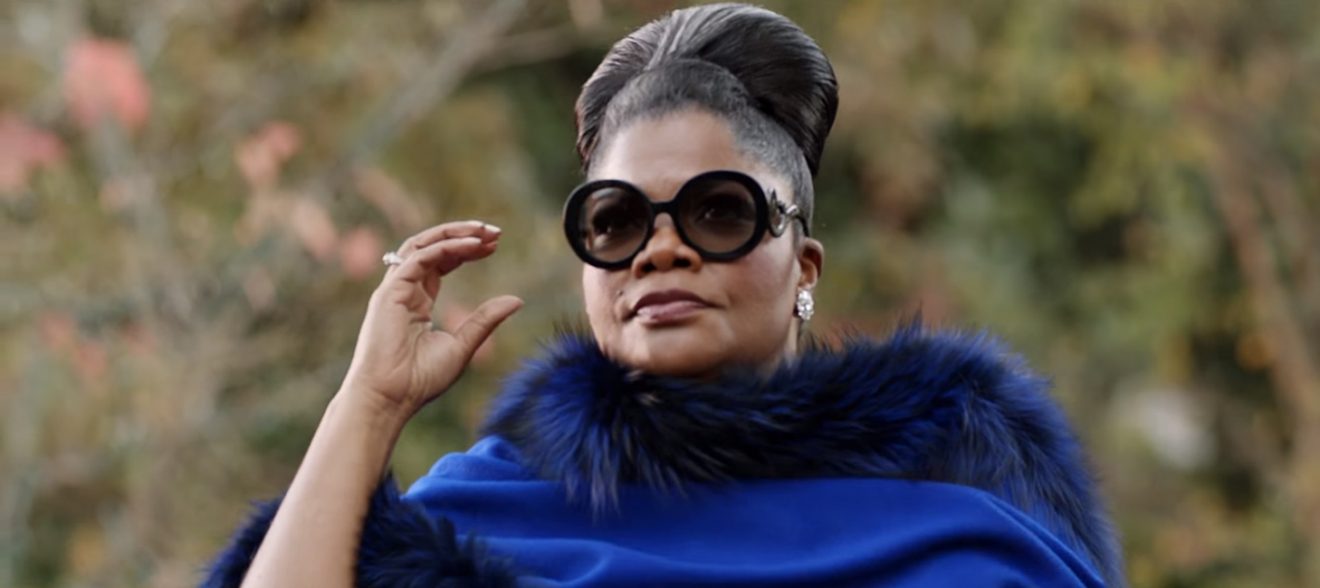 Sunglasses Mo'Nique in Almost Christmas (2016)