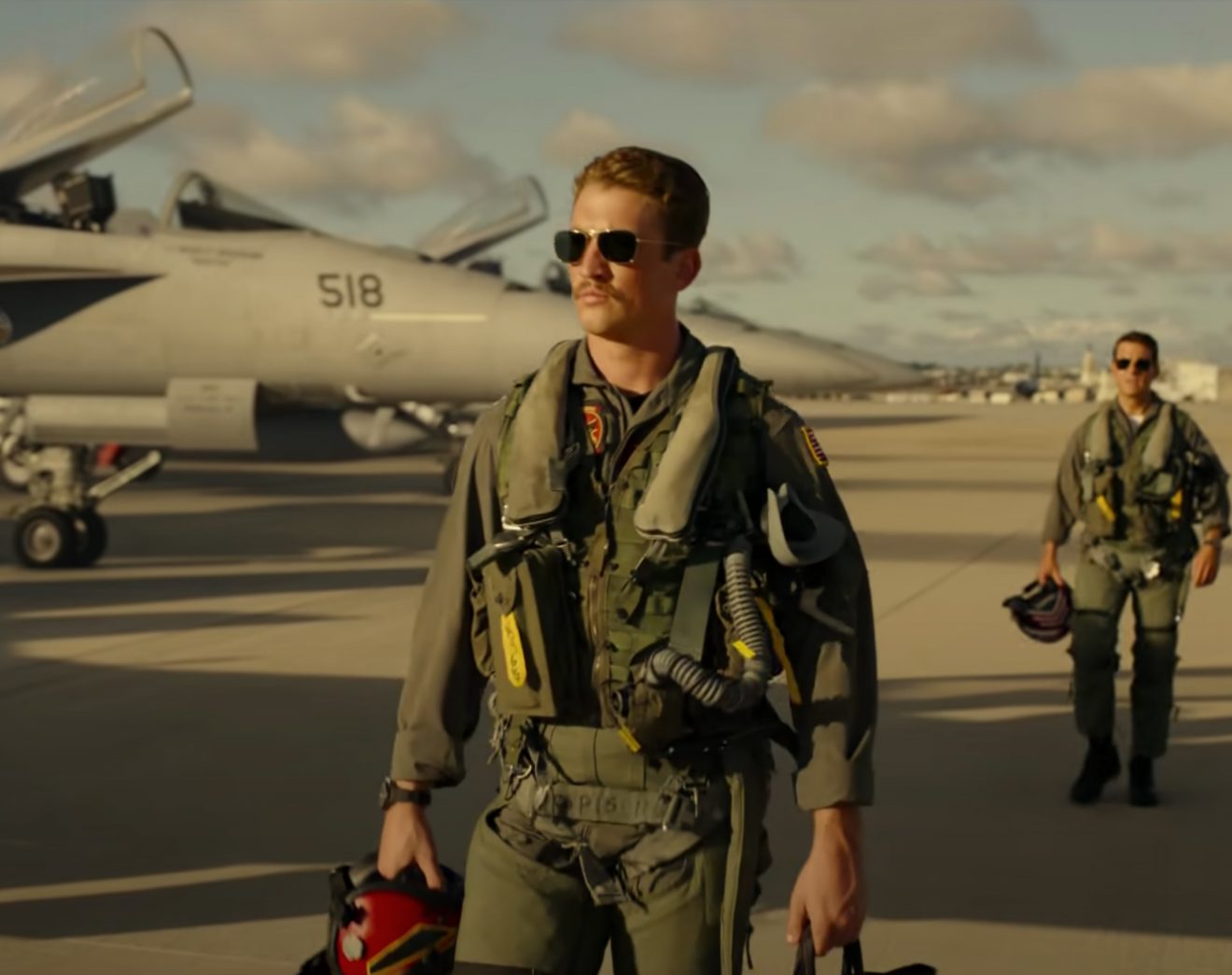 Sunglasses Miles Teller in Top Gun: Maverick